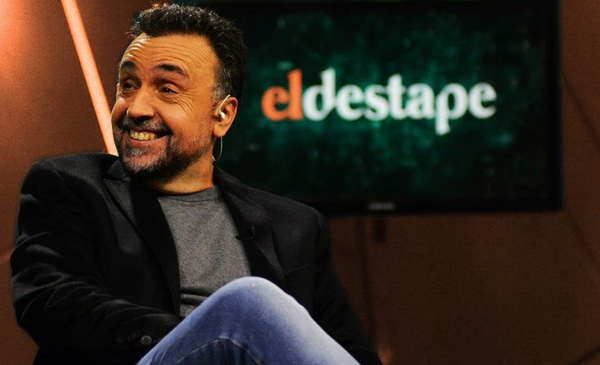 La tierna imagen de Roberto Navarro junto a su primera nieta | El Destape