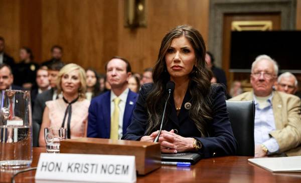 El Senado confirma a Kristi Noem como secretaria de Seguridad Nacional de Trump | El Destape