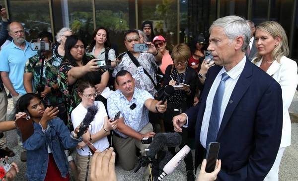 Quién es Barry Pollack, fue abogado de Julian Assange y Maduro lo ...