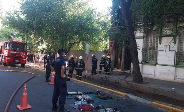 INCENDIO cerca de LA BOMBONERA: hay 4 heridos y una docena de evacuados ...