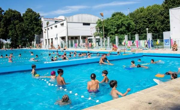 Aumentan los casos de OTITIS en VERANO: cómo cuidarse en piletas y ríos ...