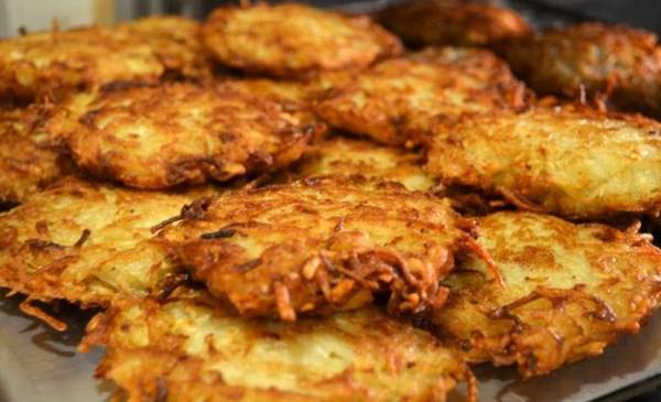 Ideal para una picada de domingo: receta de papas rosti fáciles y ...