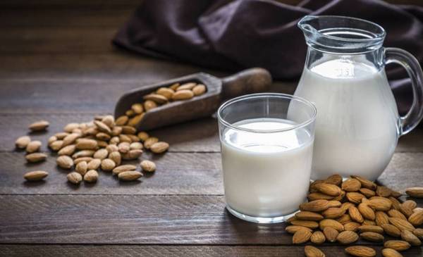 Por qué la leche de almendras es buena para la salud y cuál es su ...