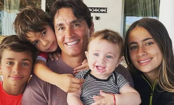 Qué es de la vida de Sebastián Estevanez, el galán de las telenovelas ...