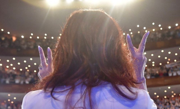 Reaparece Cristina Kirchner En Pleno Escándalo Critpto Convocó A Una