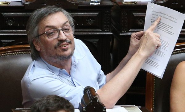 Máximo llamó a movilizarse contra la Ley Bases: Máximo llamó a movilizarse contra la Ley Bases: