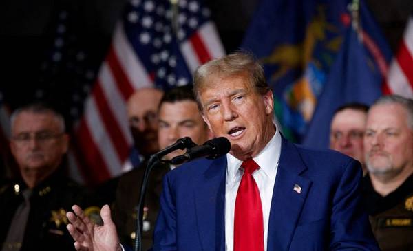 Trump se reúne con el ex primer ministro japonés Taro Aso | El Destape