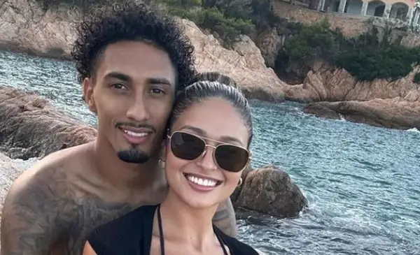 Quién es la novia de Raphinha: las fotos y cómo se conocieron | El Destape