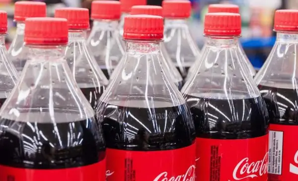 No va más: Coca-Cola cambia su histórico envase por un terminante ...