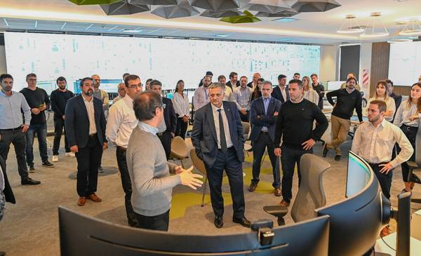 YPF inaugura el Real Time Intelligence Center en La Plata | El Destape ...