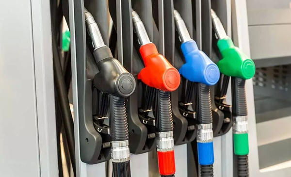 Shell y Axion aumentaron un 11% promedio el precios de la nafta y el gasoil | El Destape