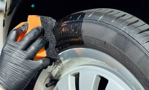 Cómo sacarle brillo a los neumáticos del auto: el truco casero para que ...