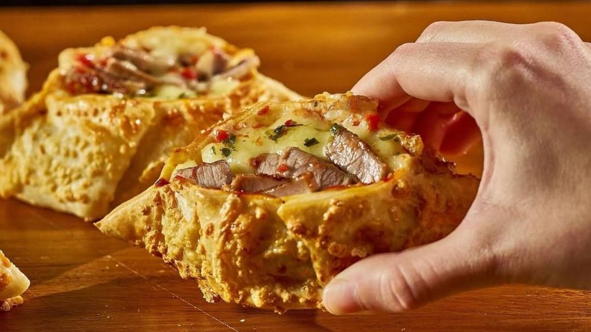 Tienen 150 gramos y rellenos gourmet: las empanadas gigantes que ahora ...