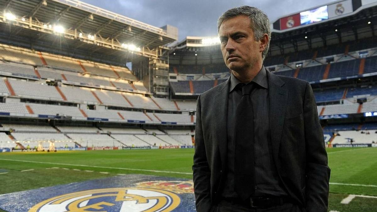 José Mourinho vuelve a Real Madrid como DT a ordenar el vestuario ...