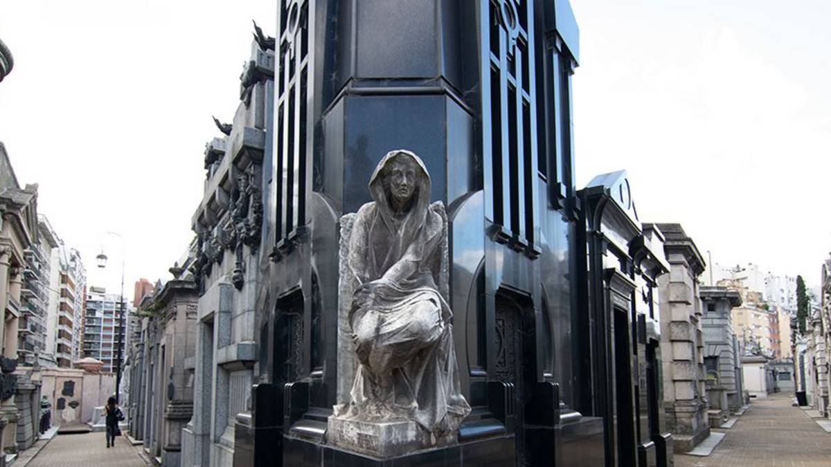El mito de la Dama de Blanco: la historia paranormal más famosa de ...