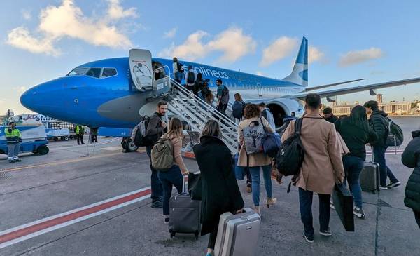 Un español viajó en un avión lleno de argentinos y se llevó una gran ...