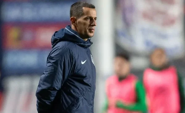 Una figura de San Lorenzo se plantó y alarma a Romagnoli: Una figura de San Lorenzo se plantó y alarma a Romagnoli: