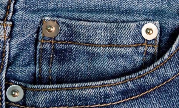 Misterio resuelto: para qué sirven los botones metálicos de los jeans | El Destape