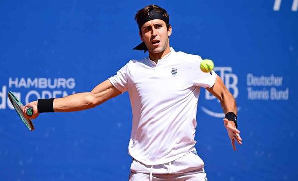 Batacazo del tenis argentino: Tomás Etcheverry sacó a Andrey Rublev sobre césped | El Destape