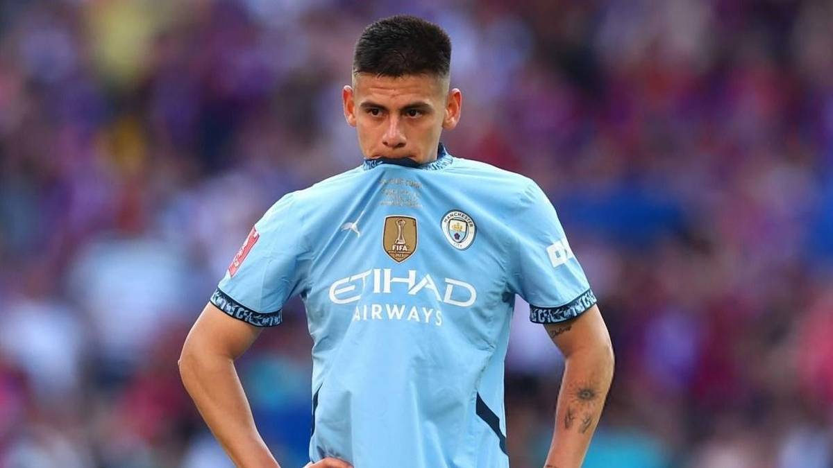 Por qué no juega el Diablito Echeverri HOY en Manchester City vs ...