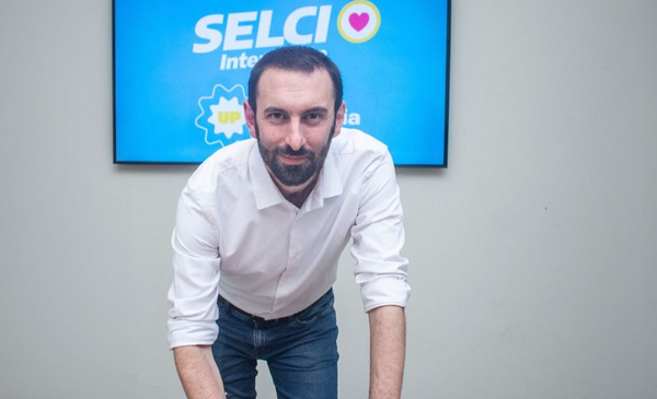 "Un movimiento Selci": el divertido jingle de campaña de un candidato ...