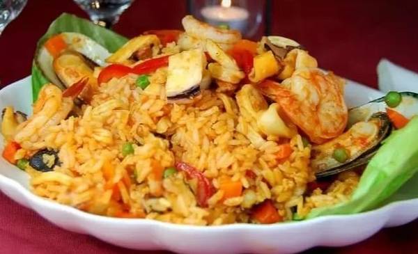 Cómo cocinar arroz con mariscos y azafrán: la receta sencilla al estilo Masterchef | El Destape