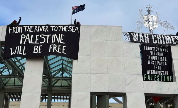 Detienen A Cuatro Manifestantes Pro Palestina Por Subir A La Azotea Del