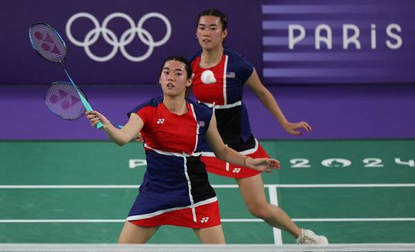 La Afición De Bádminton Ve Doble En El Encuentro Olímpico Entre Las