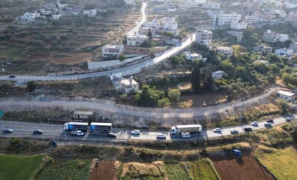 Una ciudad de Cisjordania cercada por Israel se convierte en una "gran ...