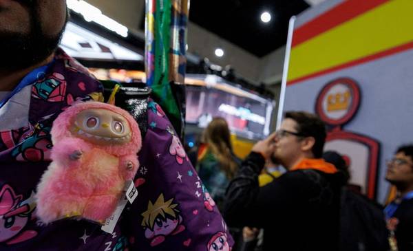 Los fans de Labubu enloquecen con el muñeco feo y adorable en la Comic ...