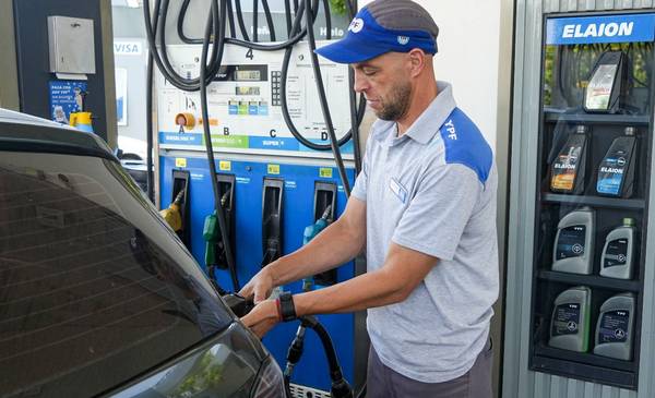 YPF subió el precio de sus combustibles al igual que Axion, PUMA y Shell | El Destape