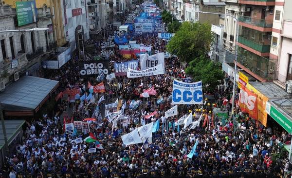 Organizaciones sociales y centrales obreras apuestan a escenificar el rechazo al plan de Milei ...