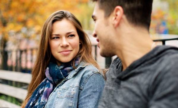 Qué significa mirar fijamente a los ojos, según la psicología | El Destape