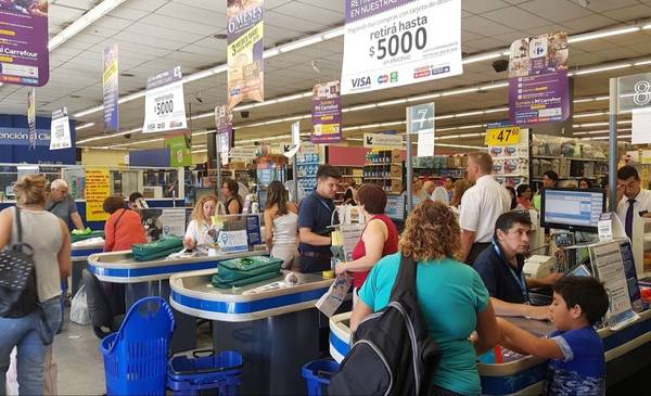 Cuánto gana un cajero de Carrefour en septiembre 2024: el salario que cobra | El Destape