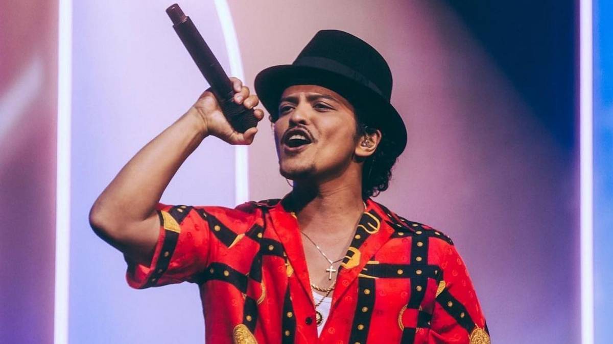 Canta en español y coquetea con el folklore latino: Bruno Mars dejó a ...