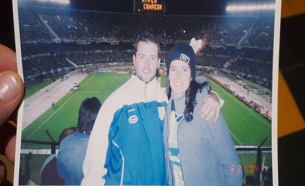 Una pareja, un partido en River y una búsqueda viral: la foto furor de ...