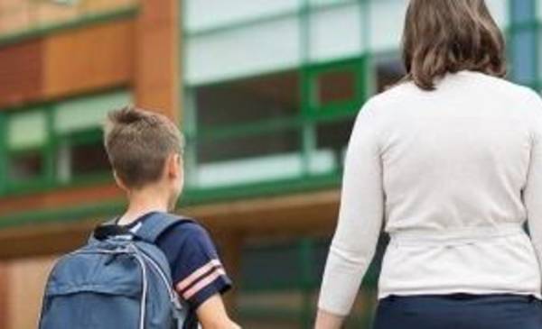 Qué frase decirle a tus hijos los primeros días de escuela, según el ...