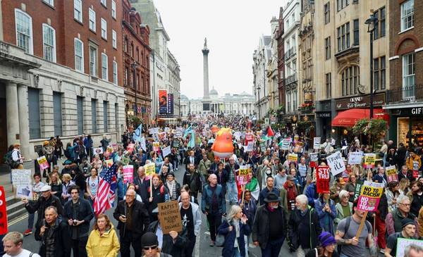 Manifestantes anti-Trump marchan por Londres mientras el presidente ...