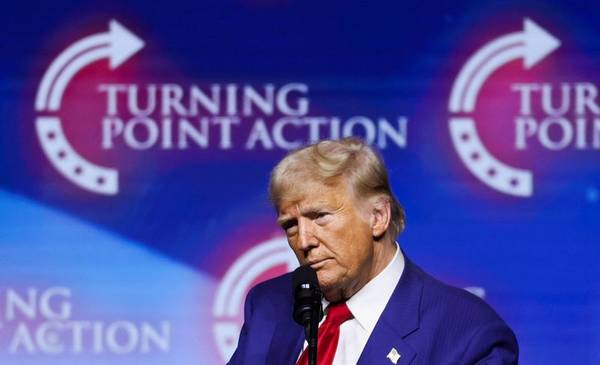 Apoyo a Trump crece entre hombres latinos, Harris sube entre mujeres ...