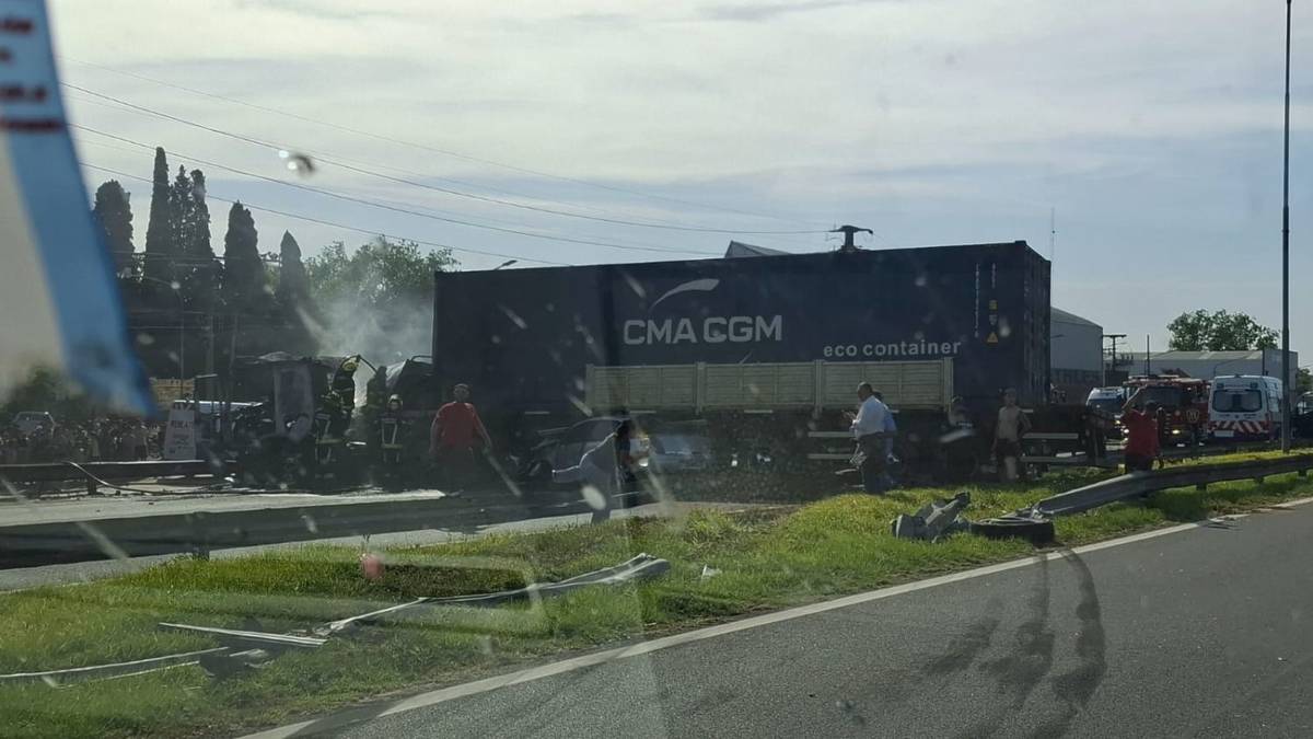 Brutal choque e incendio de camiones en ruta 9 a la altura de Campana ...