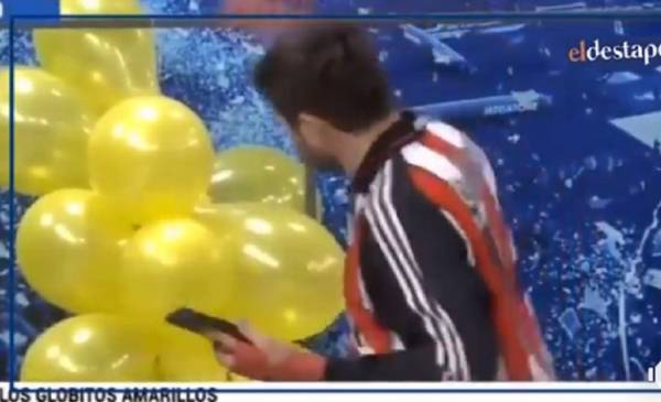 Sacado: un periodista atacó duramente a Macri en vivo pinchando globos ...