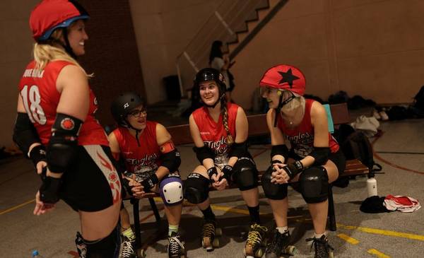 Las aguerridas patinadoras españolas de roller derby defienden la ...