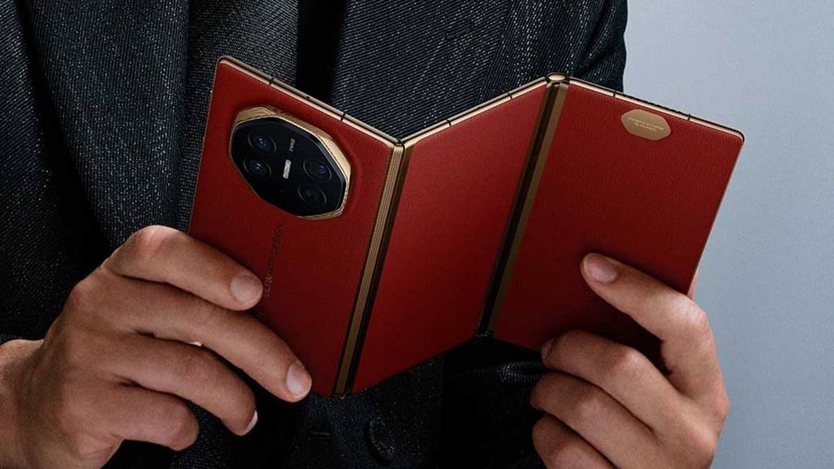 No es iPhone: Cuál es el celular de pantalla triple que es el más caro ...