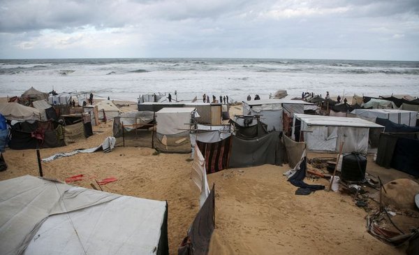 Las lluvias inundan las tiendas de los desplazados de Gaza mientras ... Las lluvias inundan las tiendas de los desplazados de Gaza mientras ...