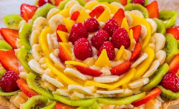 Tarta frutal con crema diplomata: la receta fácil de Cocineros ...