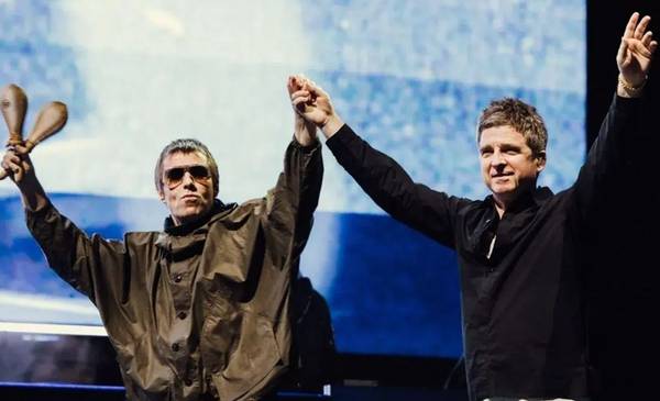 Emoción absoluta: así fue el HOMENAJE de OASIS a Diego Armando MARADONA ...