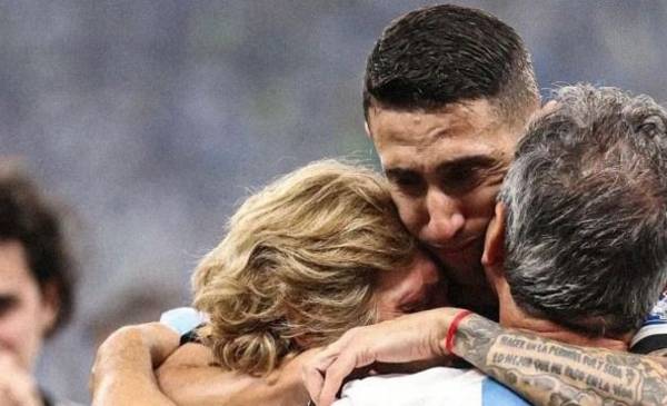 El tierno posteo de Di María para sus padres después de ganar el ...