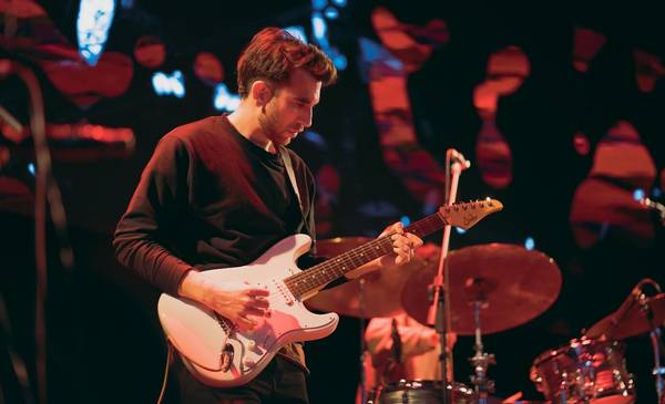 Sebastián Lans, el guitarrista inspirado por Mollo que busca cambiar el ...