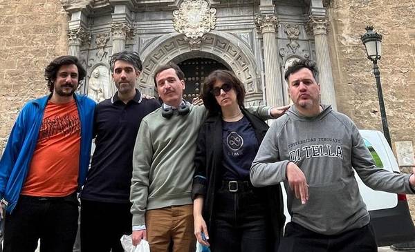 107 Faunos se aliaron con Los Planetas para lanzar un single en vinilo ...