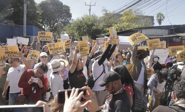 El Salvador: fuerte repudio social a la ley minera de Bukele | El Destape